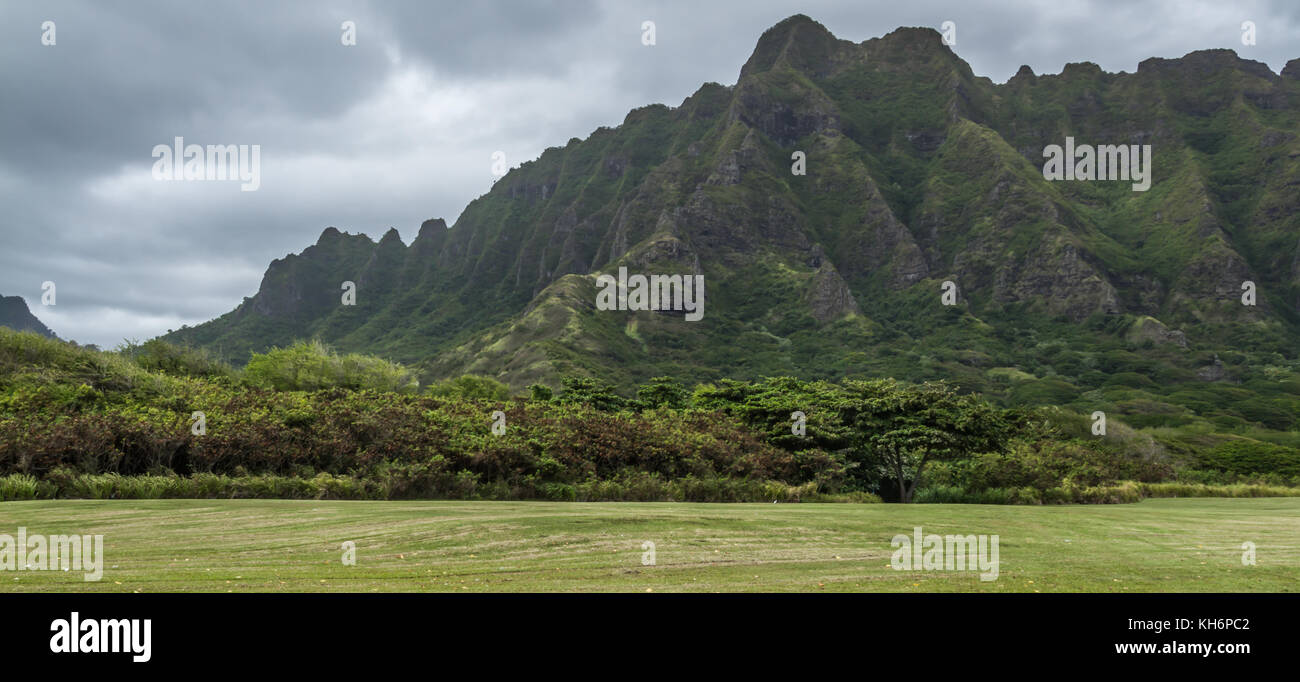 Kualoa Ranch and mountains on the Island of Oahu Stock Photo - Alamy