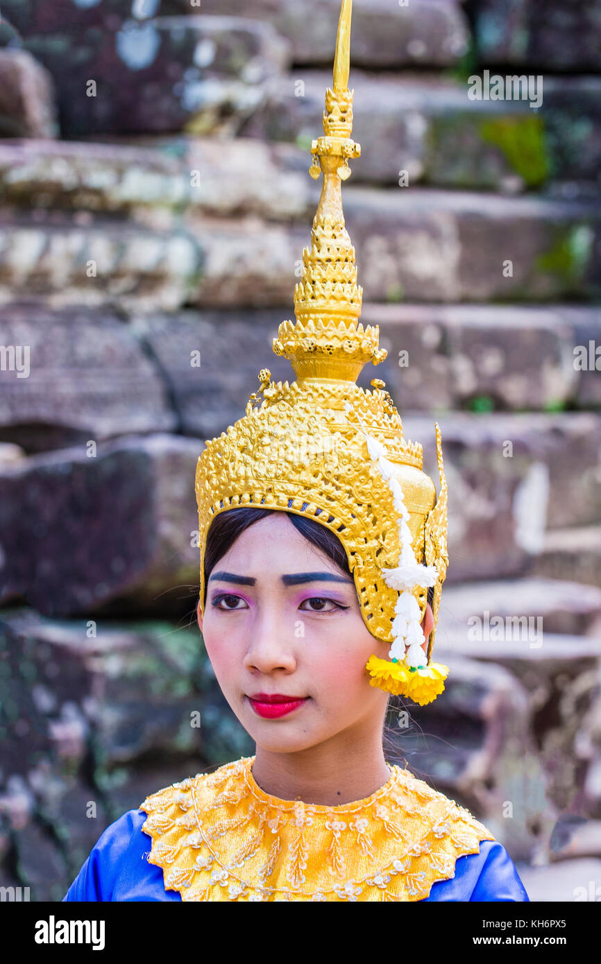 Cambodian dancer hi-res stock photography and images - Alamy