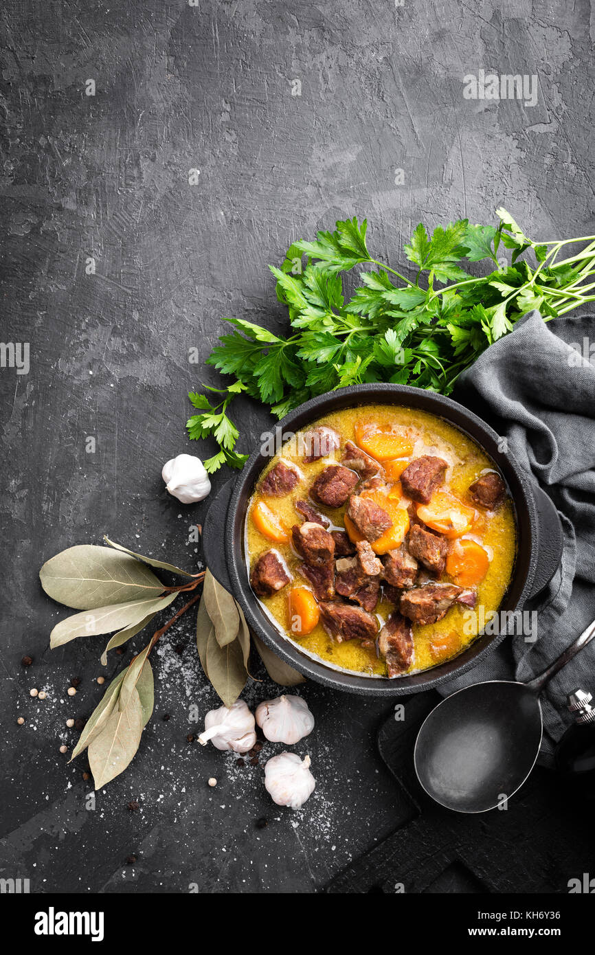 Meat stew, goulash in a cast iron pot, top view Stock Photo - Alamy