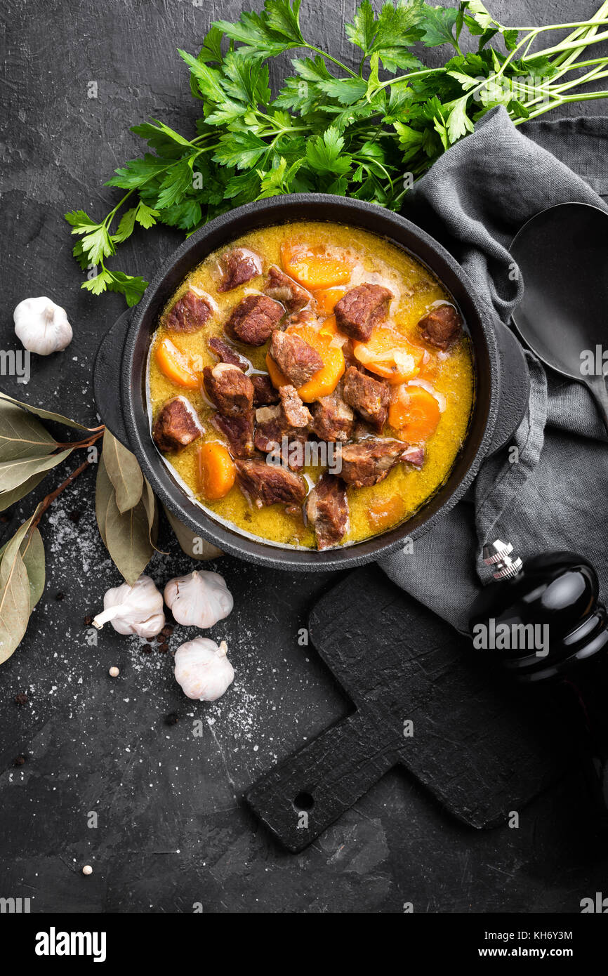 Cast iron pot top hi-res stock photography and images - Alamy