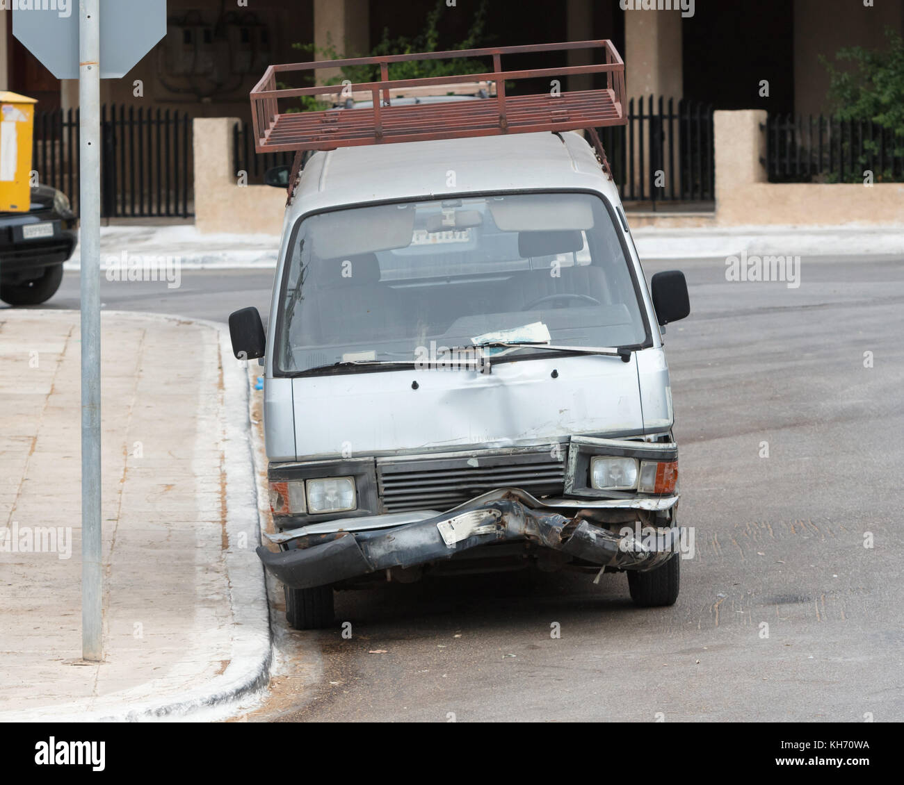 Busted broken front bumper hi-res stock photography and images - Alamy