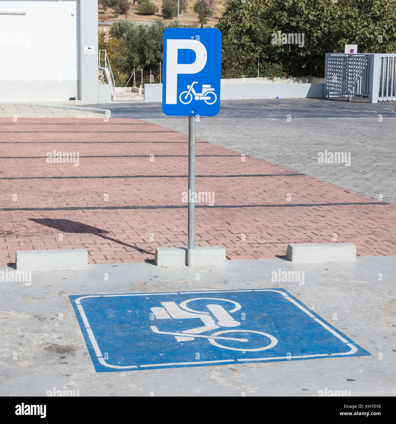 Motor scooters parking lot - Parking in Greece Stock Photo - Alamy