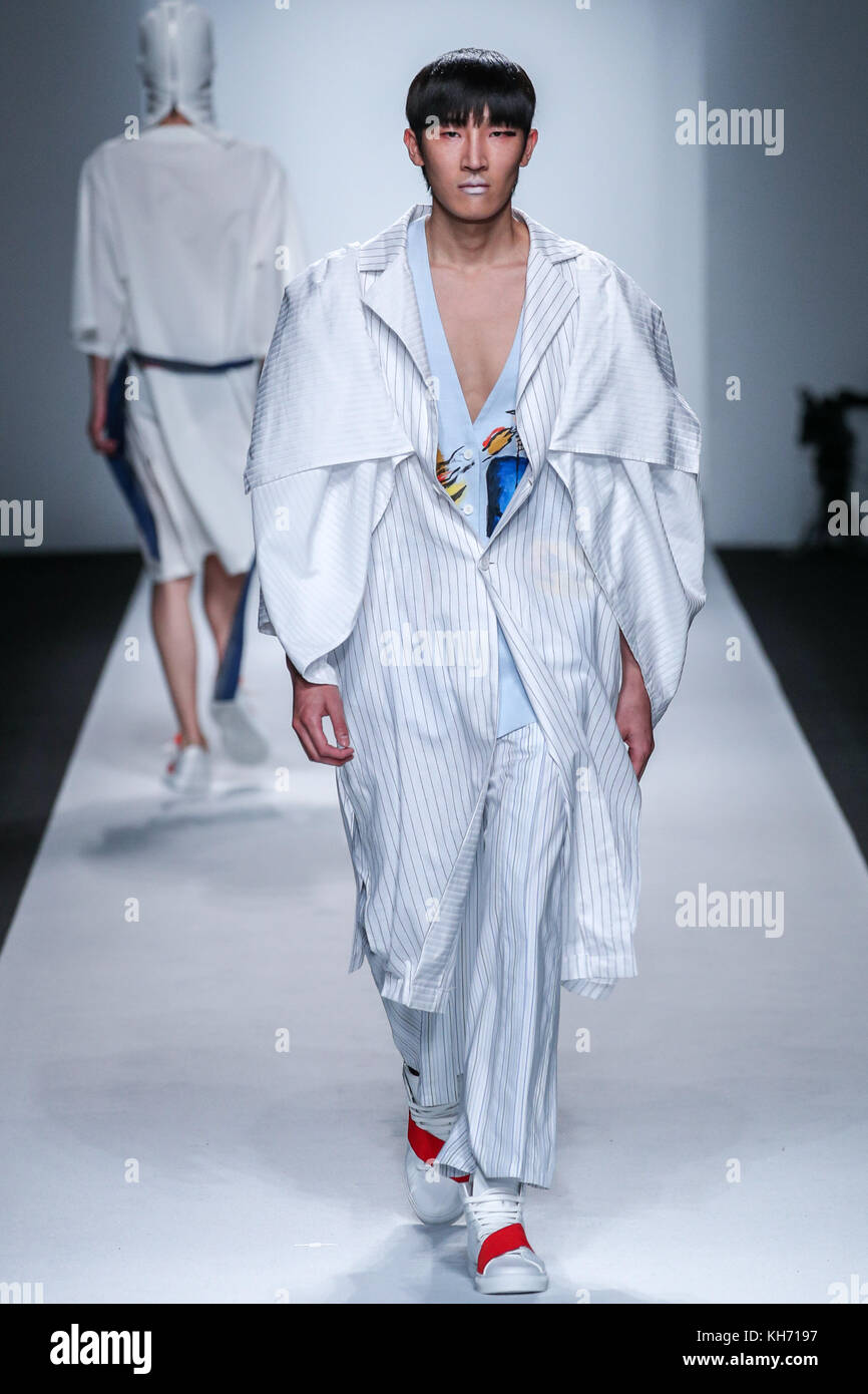 Shanghai Fashion Week Spring/Summer 2018 - Obtuse Triangle - Catwalk ...