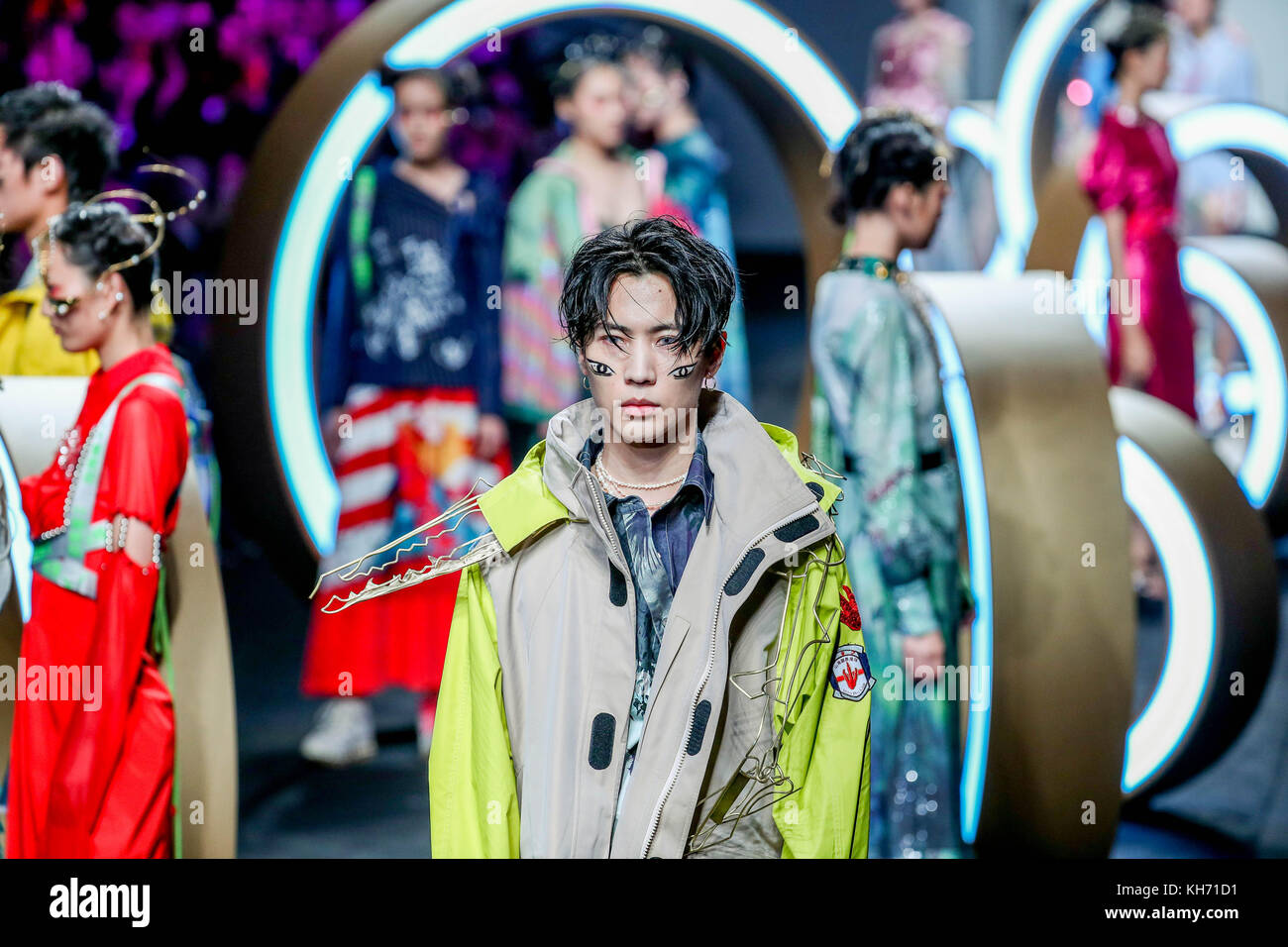 Shanghai Fashion Week Spring/Summer 2018 - Mukzin - Catwalk Featuring ...