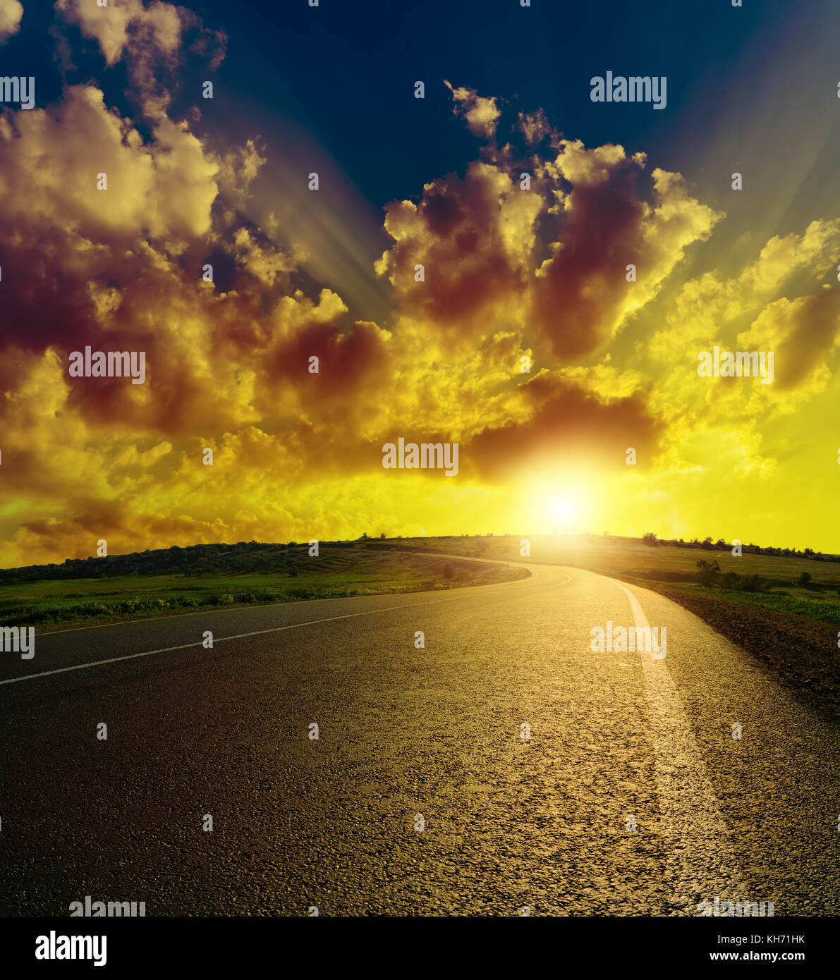 asphalt road to sunset Stock Photo - Alamy