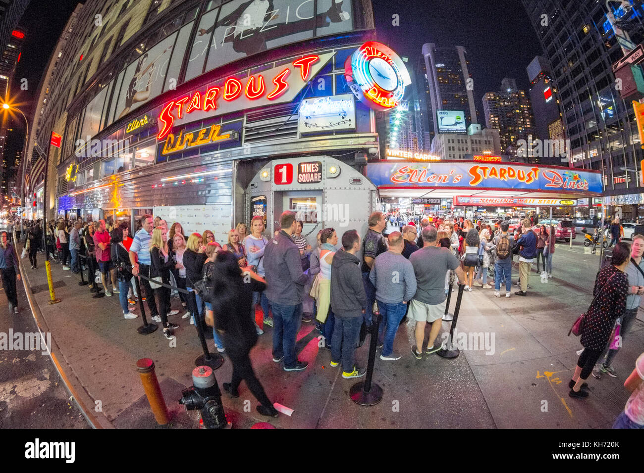 The queue to get into Ellen's Stardust Diner, Broadway, New York city ...