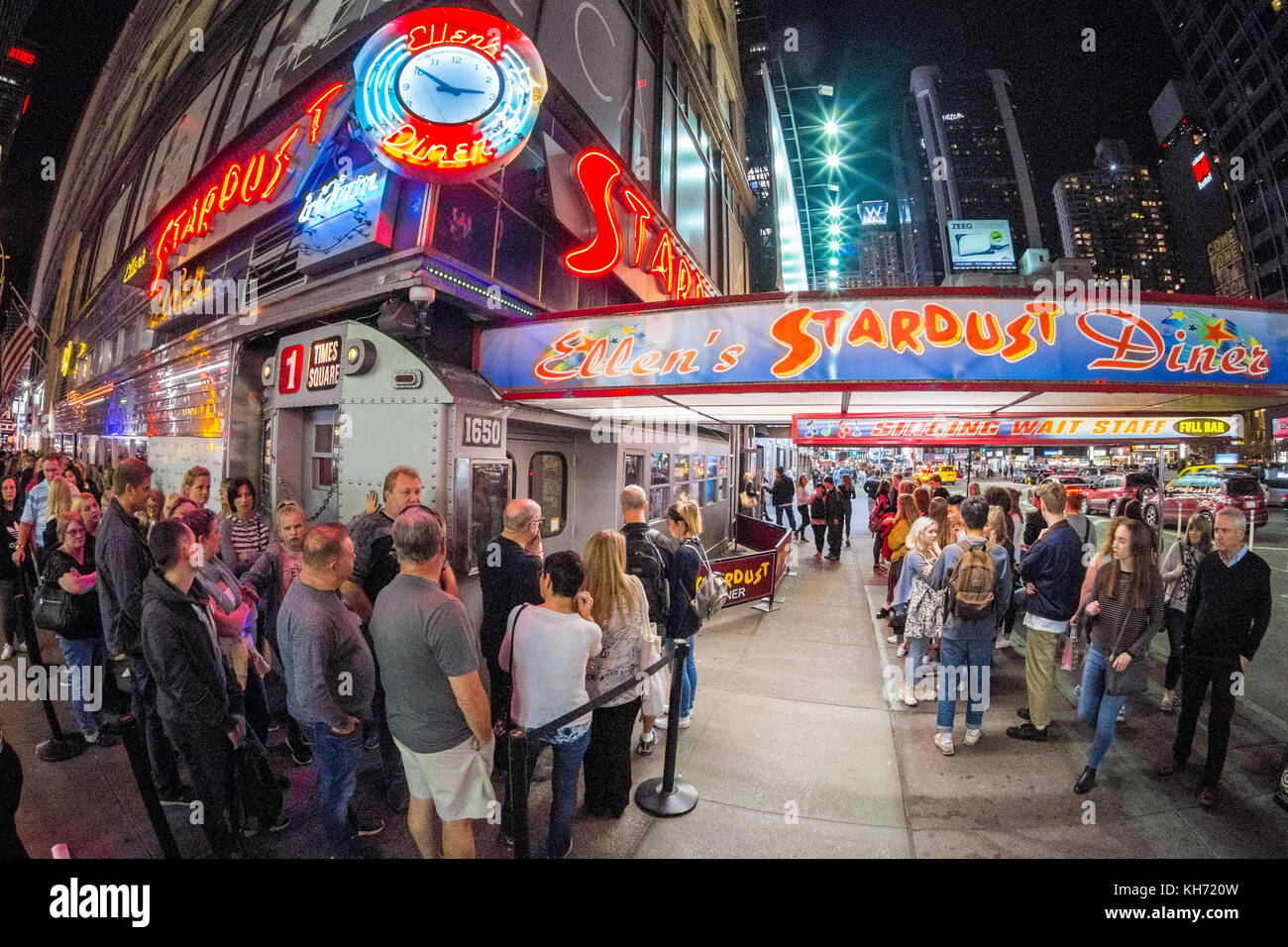 The queue to get into Ellen's Stardust Diner, Broadway, New York city ...