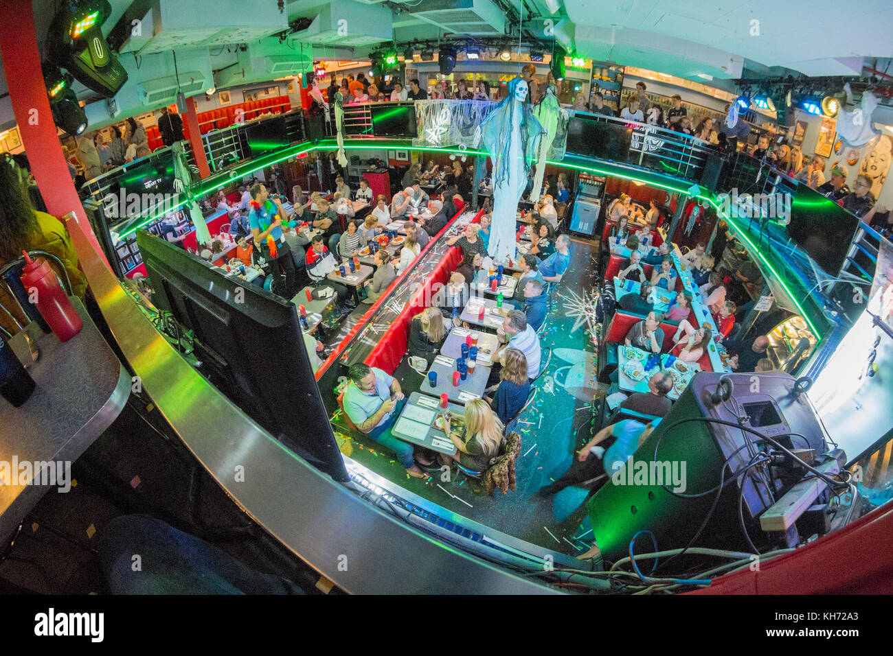Ellen's Stardust Diner, famous for its singing waiting staff, Broadway ...
