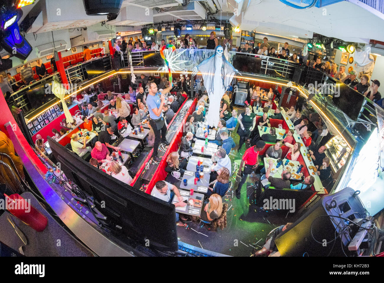 Ellen's Stardust Diner, famous for its singing waiting staff, Broadway ...