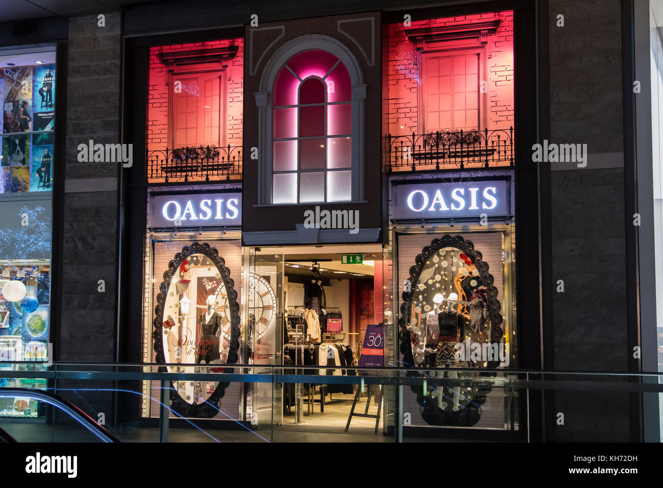 Feminine fashion hi-res stock photography and images - Alamy