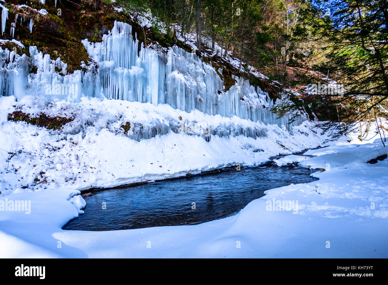 Icy pool hi-res stock photography and images - Alamy
