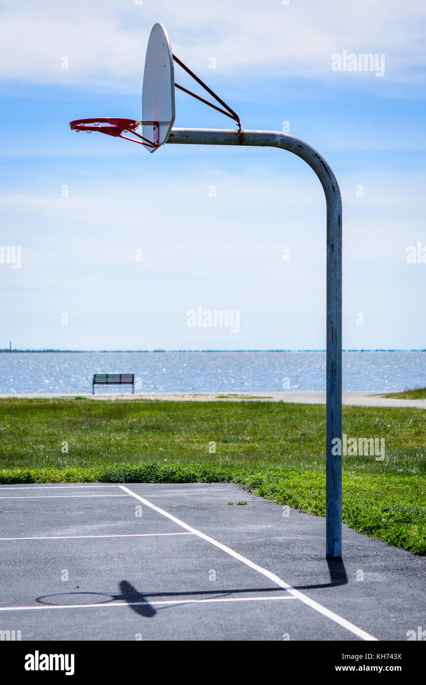 One side of a basketball court in a park Stock Photo - Alamy