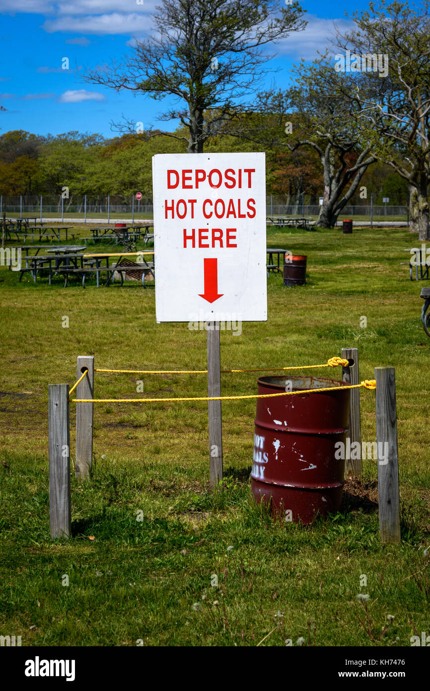 Hot coals bin hi-res stock photography and images - Alamy