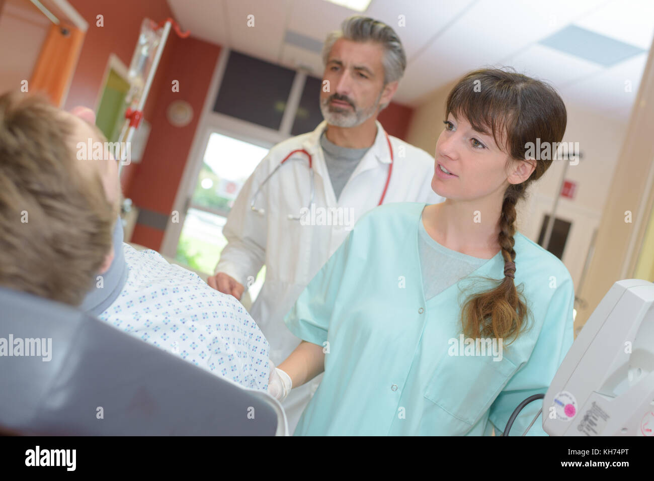 doctors telling patient the diagnosis Stock Photo - Alamy