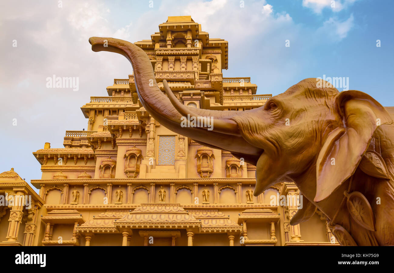 Kolkata durga puja temple hi-res stock photography and images - Alamy
