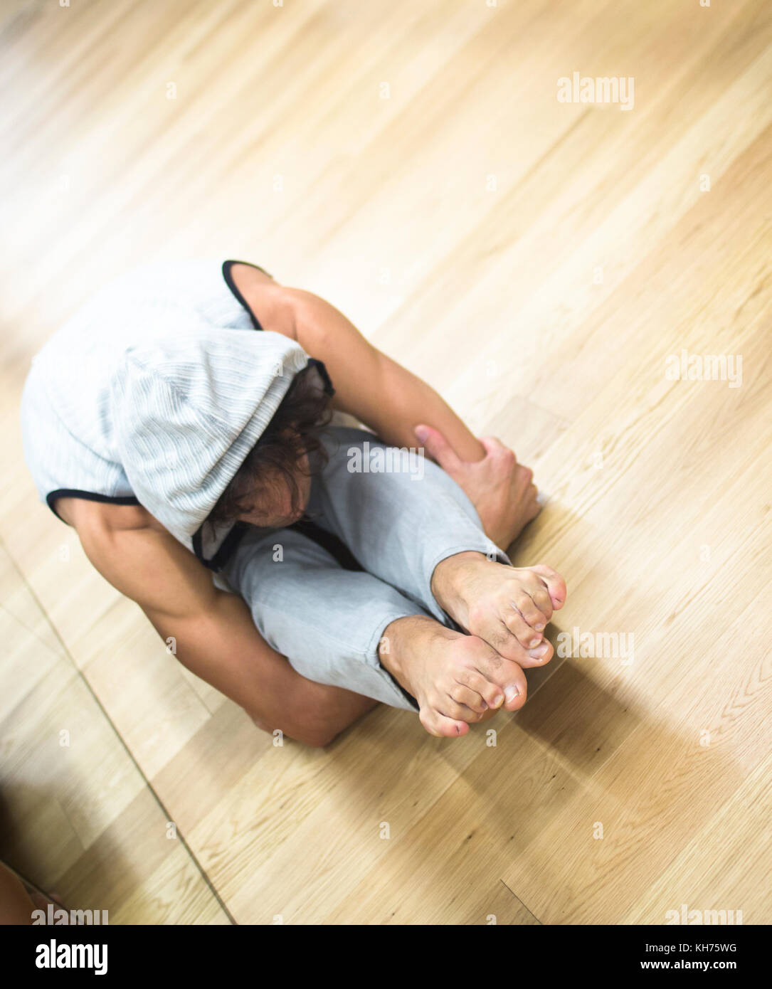 Man dancer dance teacher stetching in gym fitness studio doing advanced ...