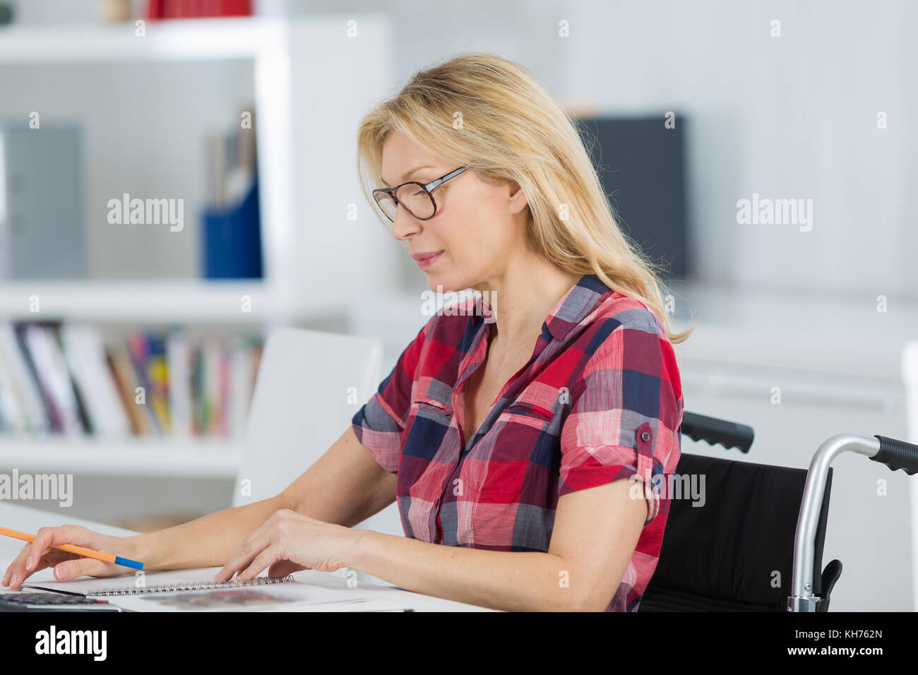 Disabled handicapped girl laptop hi-res stock photography and images ...