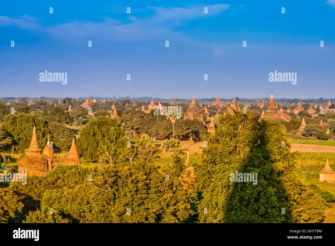 Bagan sightseeing hi-res stock photography and images - Alamy