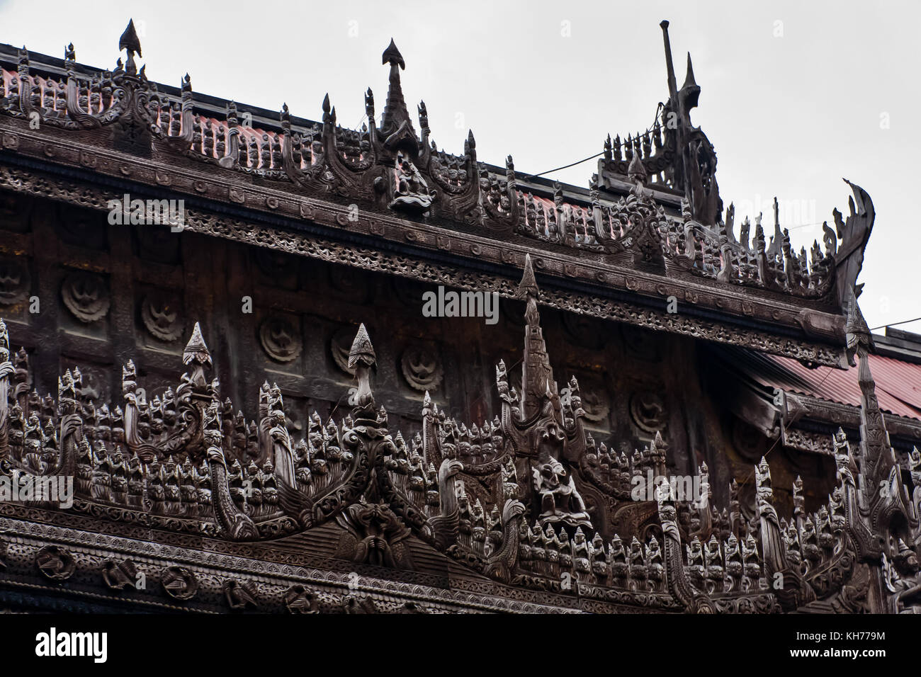 Traditional Burmese wooden architecture in Shwenandaw Monastery ...