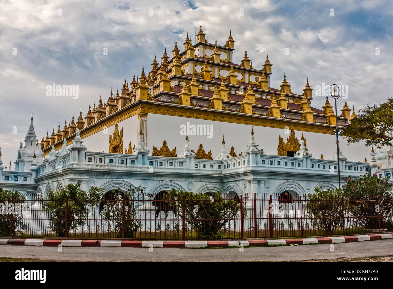 Myanmar monastery hi-res stock photography and images - Alamy
