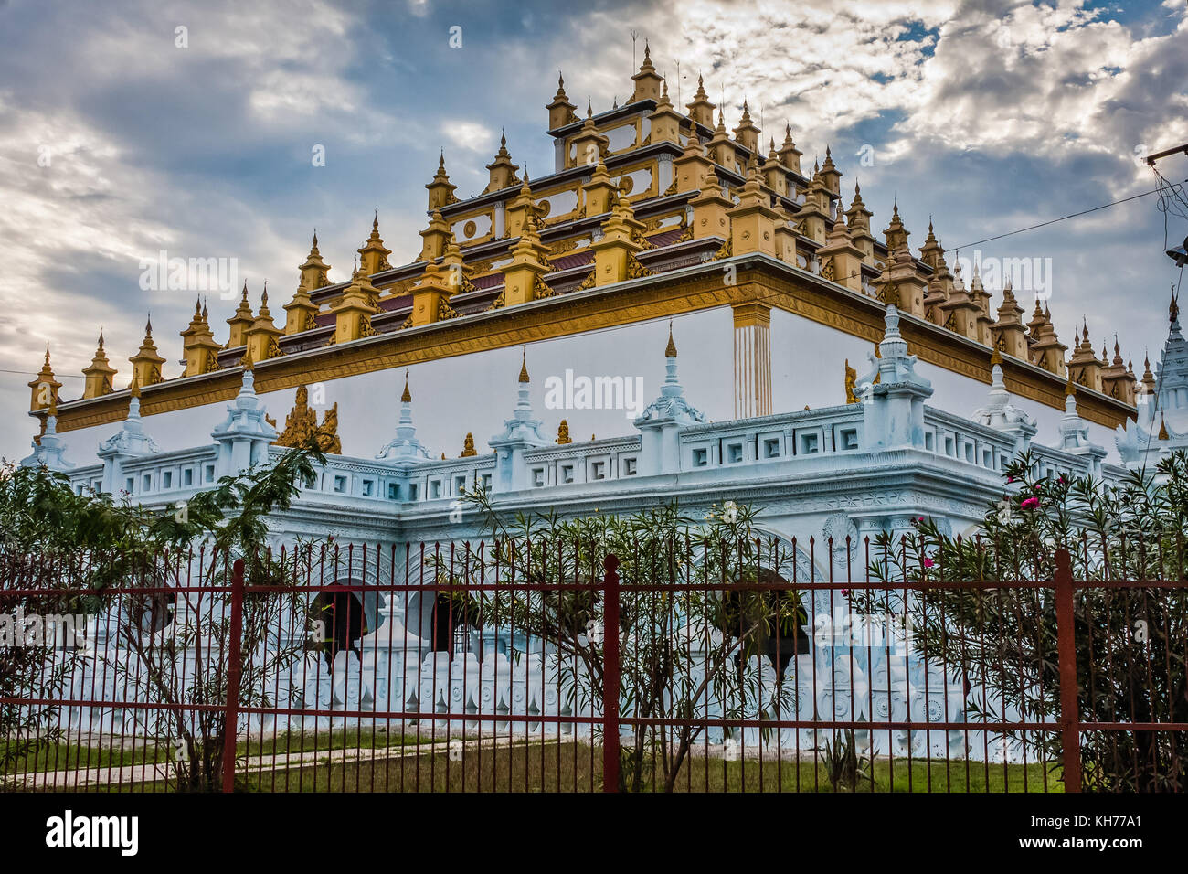 Myanmar monastery hi-res stock photography and images - Alamy