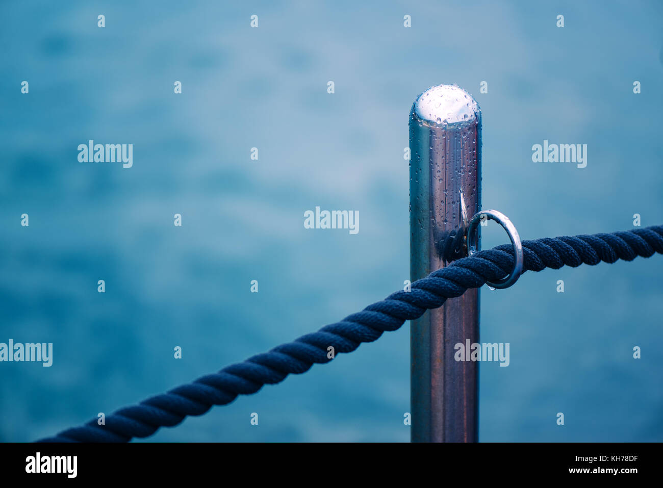 Seaside rope hi-res stock photography and images - Alamy