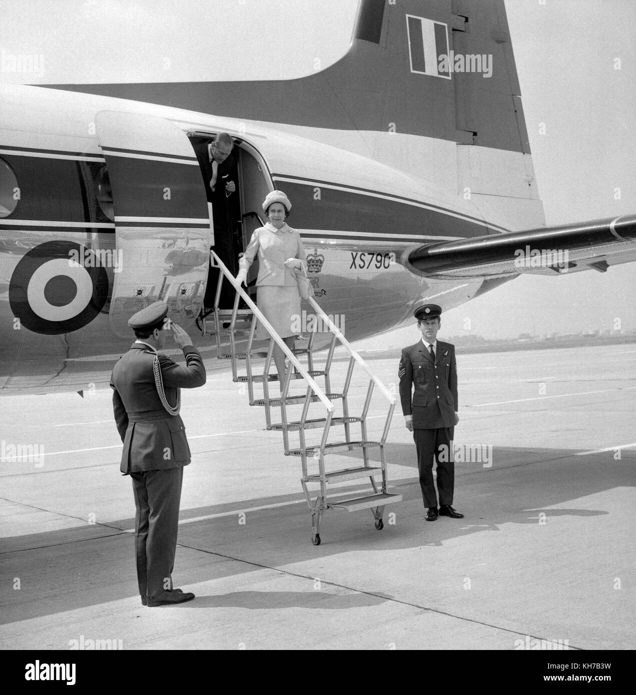 Queen elizabeth 1971 edinburgh hi-res stock photography and images - Alamy