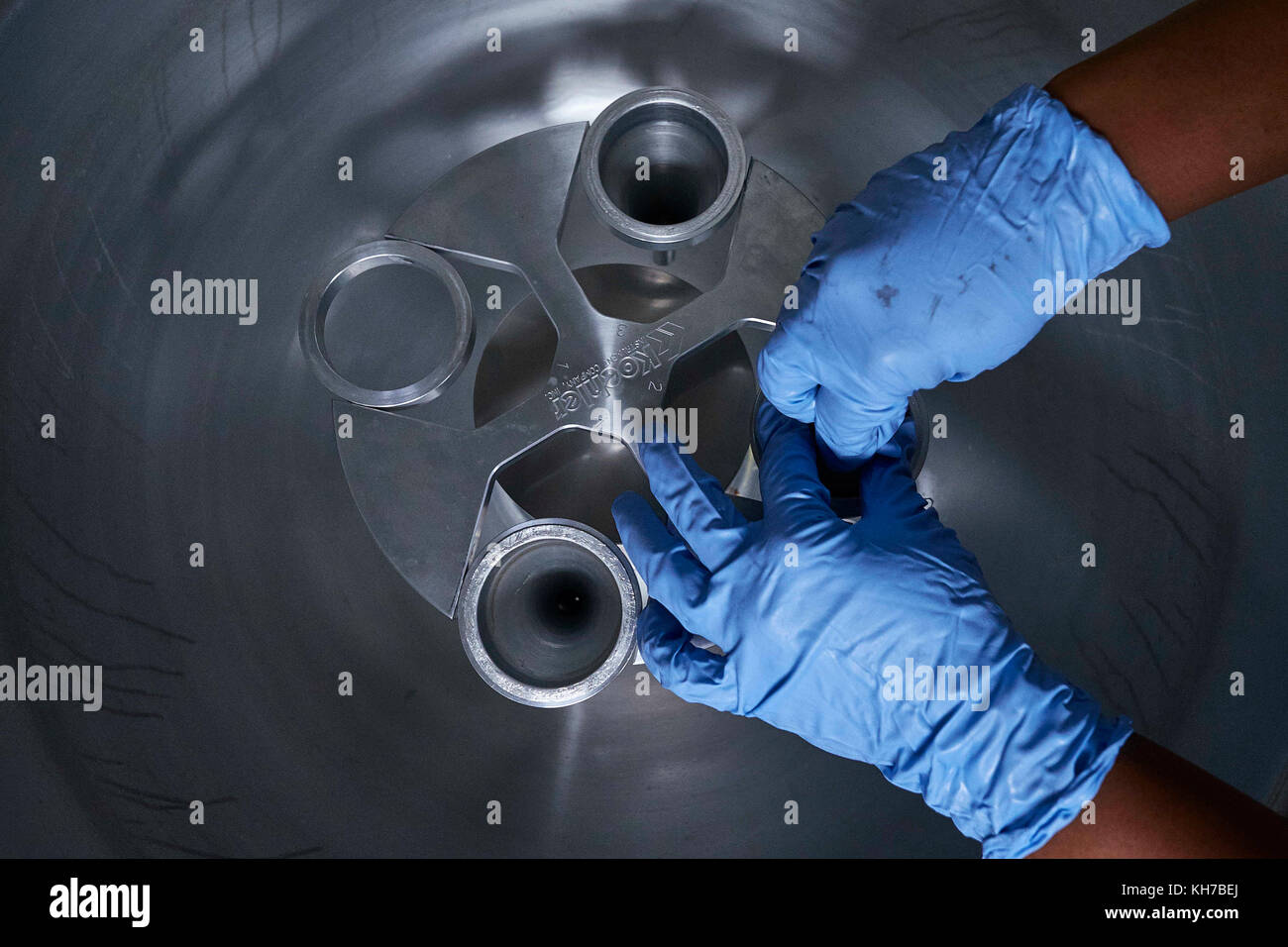 Lube oil hi-res stock photography and images - Alamy