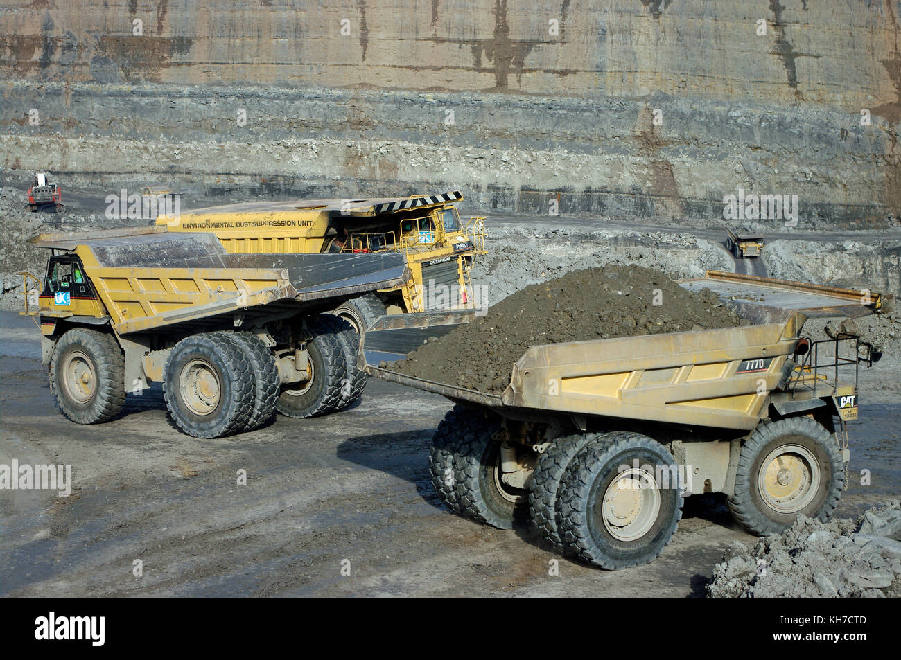 Caterpillar Dump Truck Stock Photo - Alamy