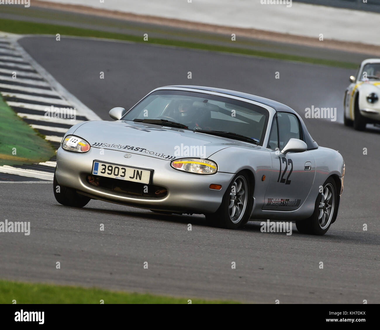 Mazda mx5 mk2 hi-res stock photography and images - Alamy
