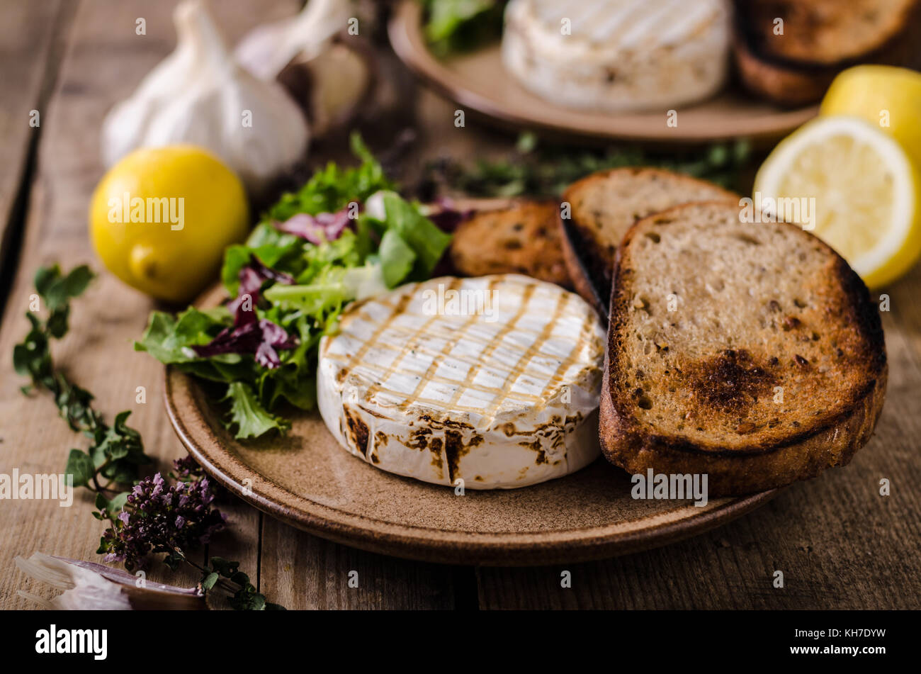 Grilled camembert cheese, mini salad and baked bread Stock Photo - Alamy