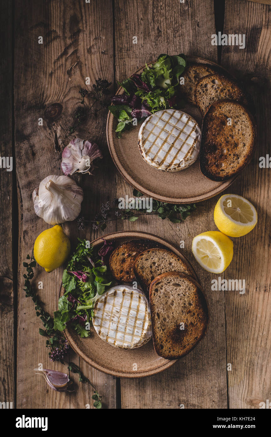 Grilled camembert cheese, mini salad and baked bread Stock Photo - Alamy