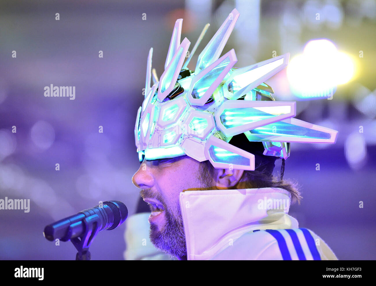 Berlin, Germany. 13th Nov, 2017. Singer Jason "Jay" Kay of the British ...