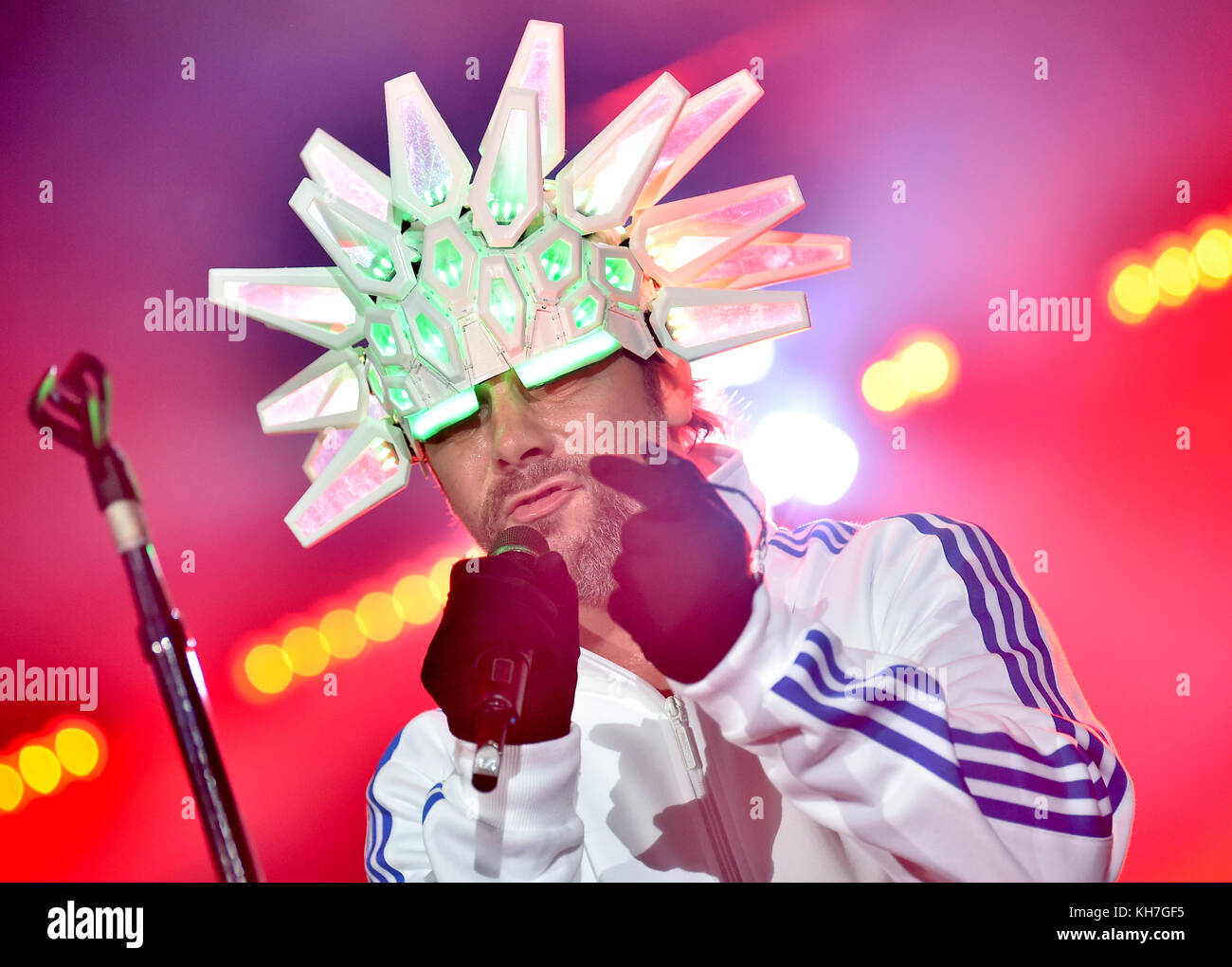 Berlin, Germany. 13th Nov, 2017. Singer Jason "Jay" Kay of the British ...