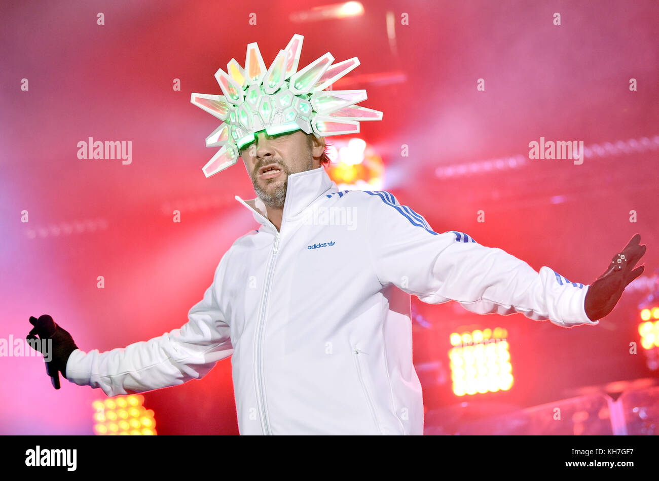 Berlin, Germany. 13th Nov, 2017. Singer Jason "Jay" Kay of the British ...