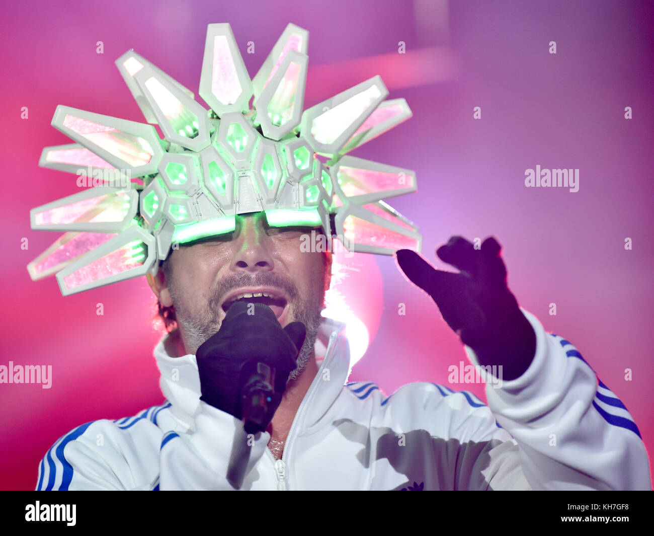 Berlin, Germany. 13th Nov, 2017. Singer Jason "Jay" Kay of the British ...
