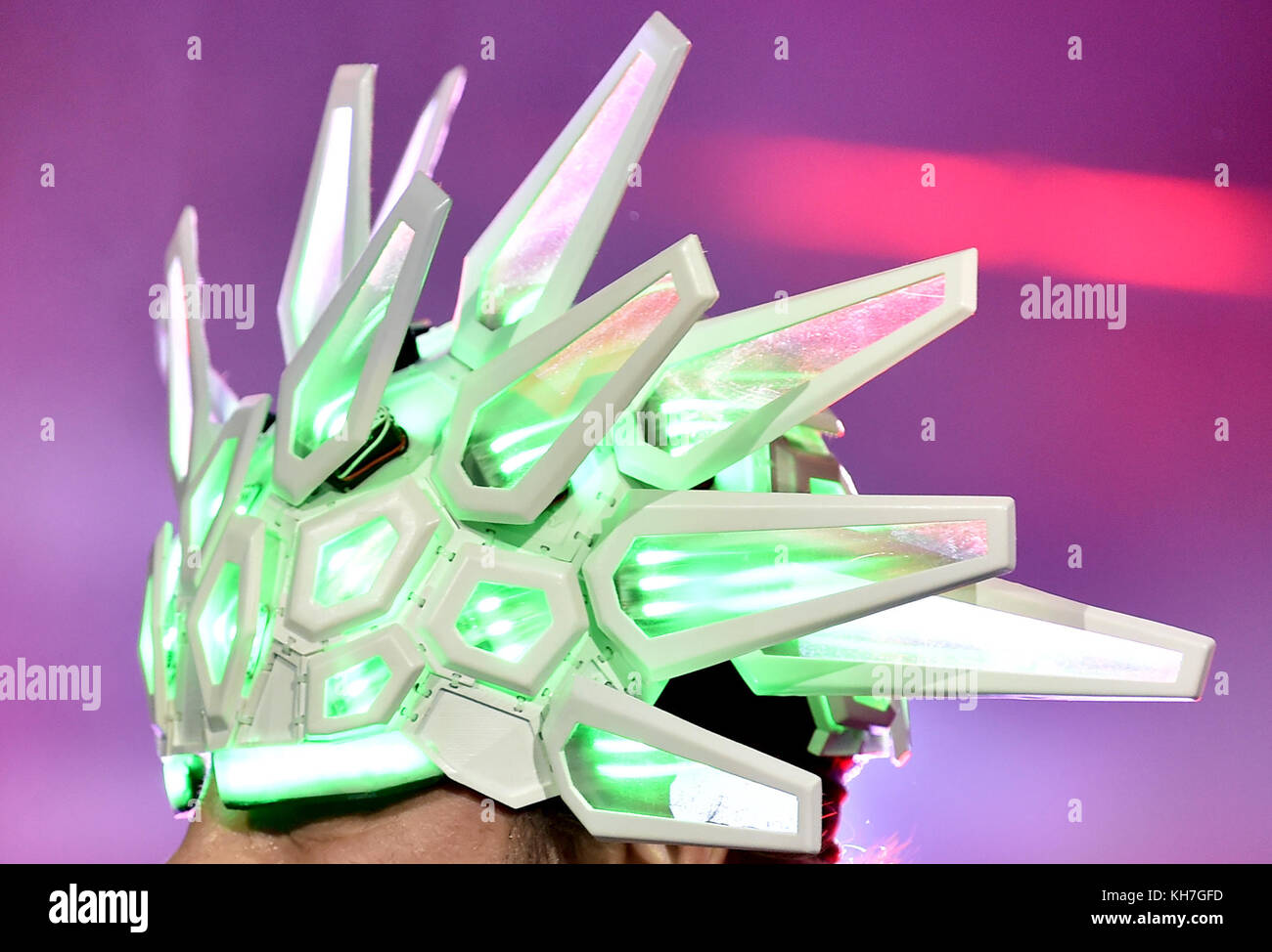 Berlin, Germany. 13th Nov, 2017. Singer Jason "Jay" Kay of the British ...