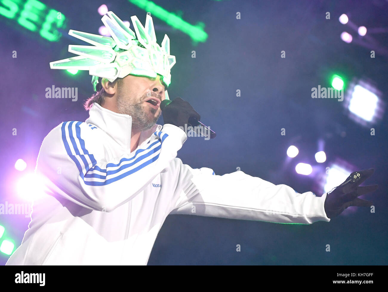 Berlin, Germany. 13th Nov, 2017. Singer Jason "Jay" Kay of the British ...