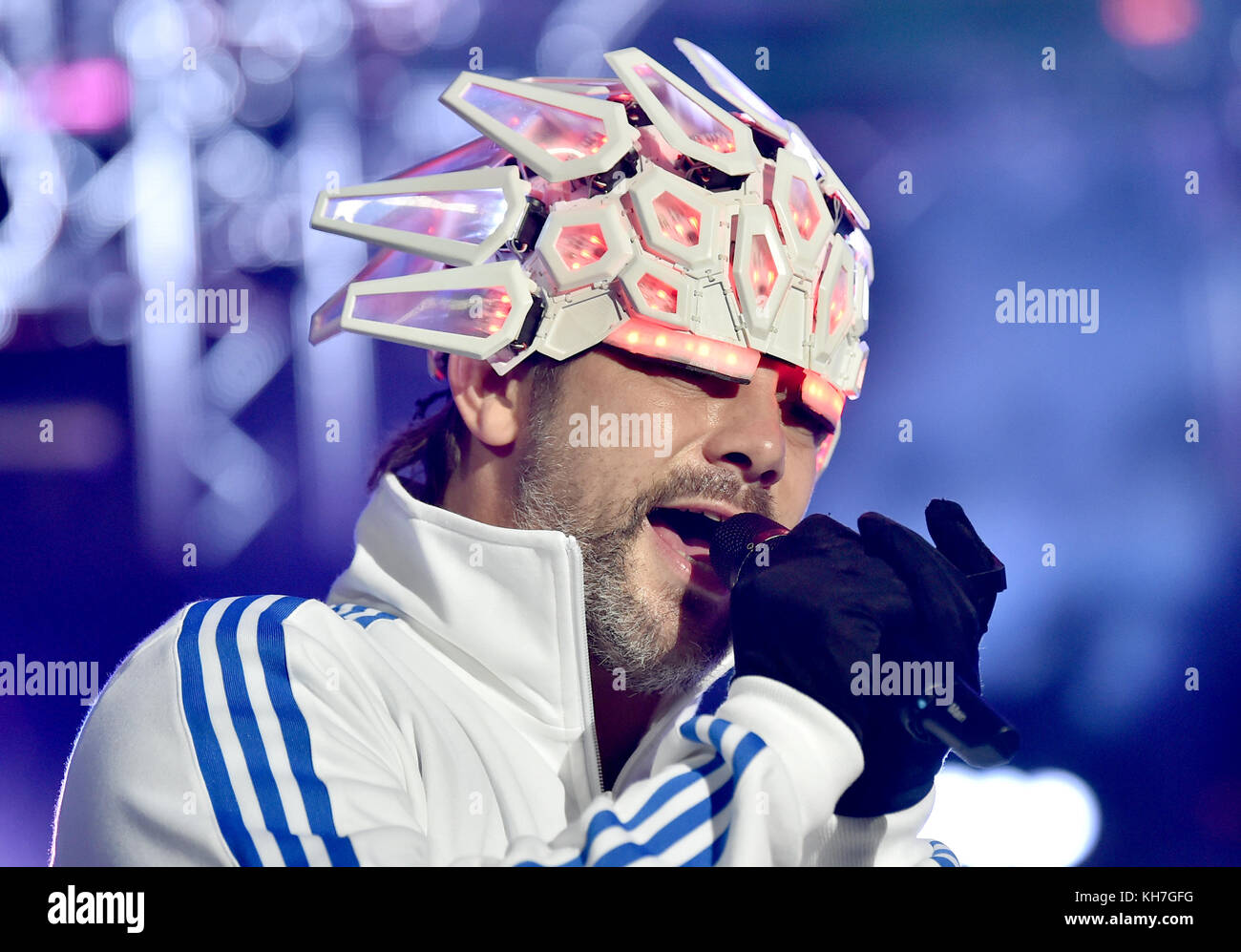 Berlin, Germany. 13th Nov, 2017. Singer Jason "Jay" Kay of the British ...