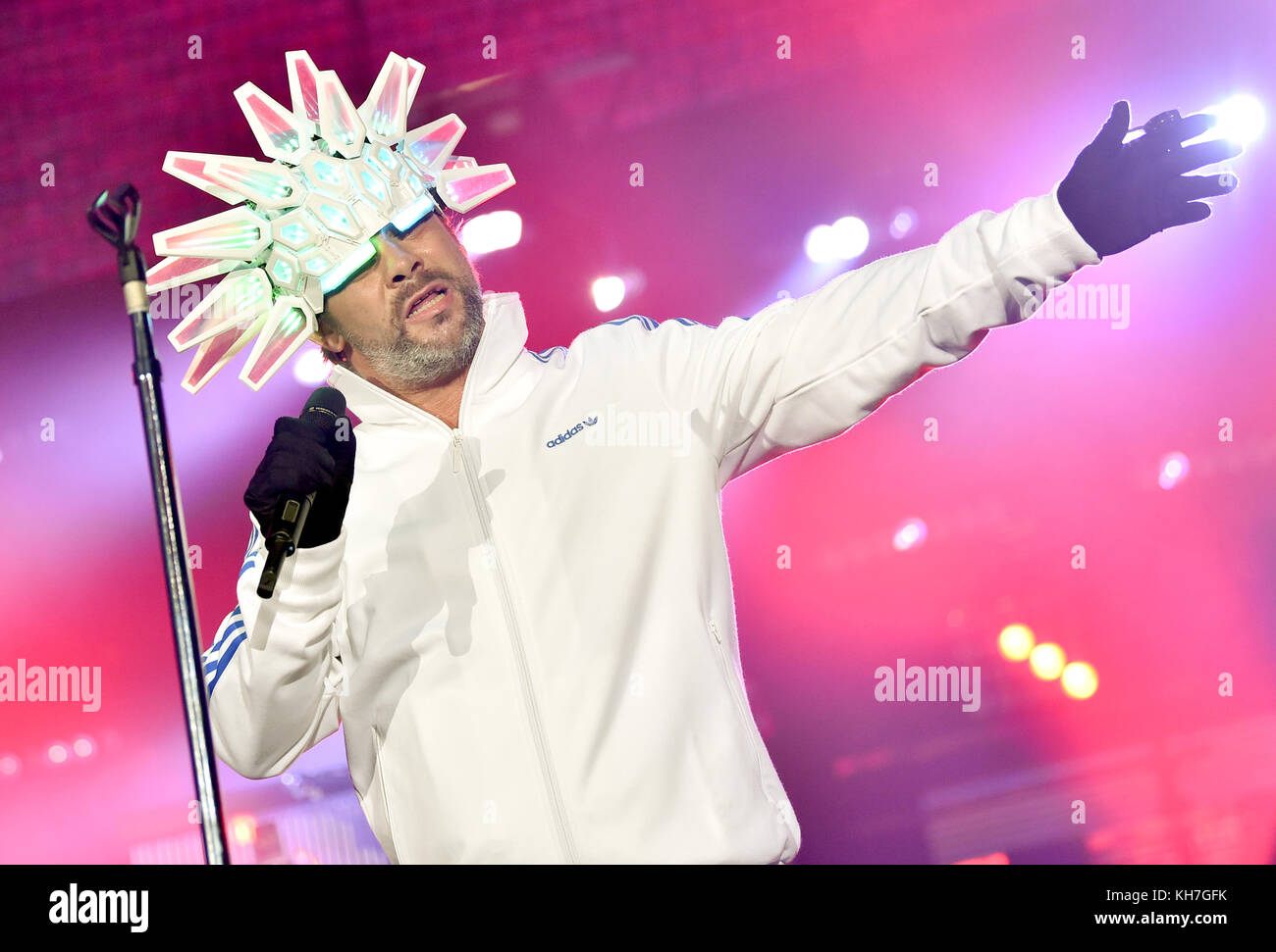 Berlin, Germany. 13th Nov, 2017. Singer Jason "Jay" Kay of the British ...