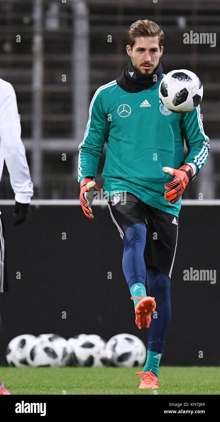 Kevin trapp hi-res stock photography and images - Alamy