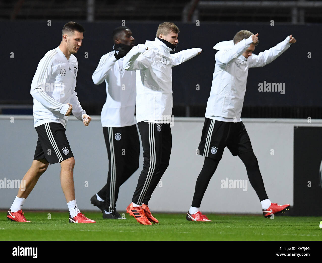 Koeln, Deutschland. 13th Nov, 2017. Niklas Suele (Germany), Antonio ...