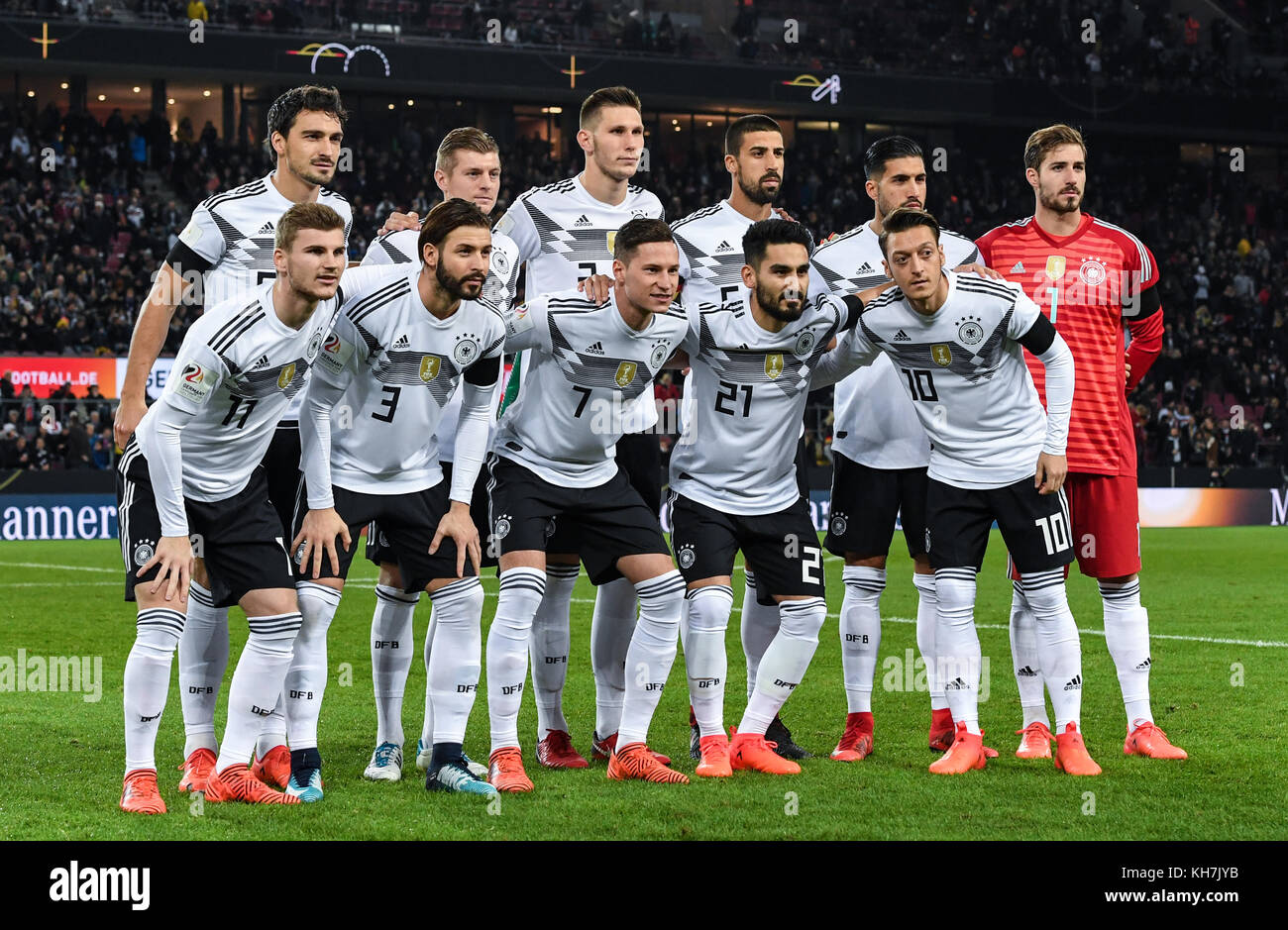 hinten l-r: Mats Hummels (Germany), Toni Kroos (Germany), Niklas Sule ...