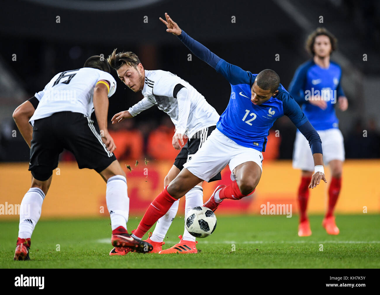 Koeln, Deutschland. 14th Nov, 2017. Kylian Mbappe (Frankreich) (R ...