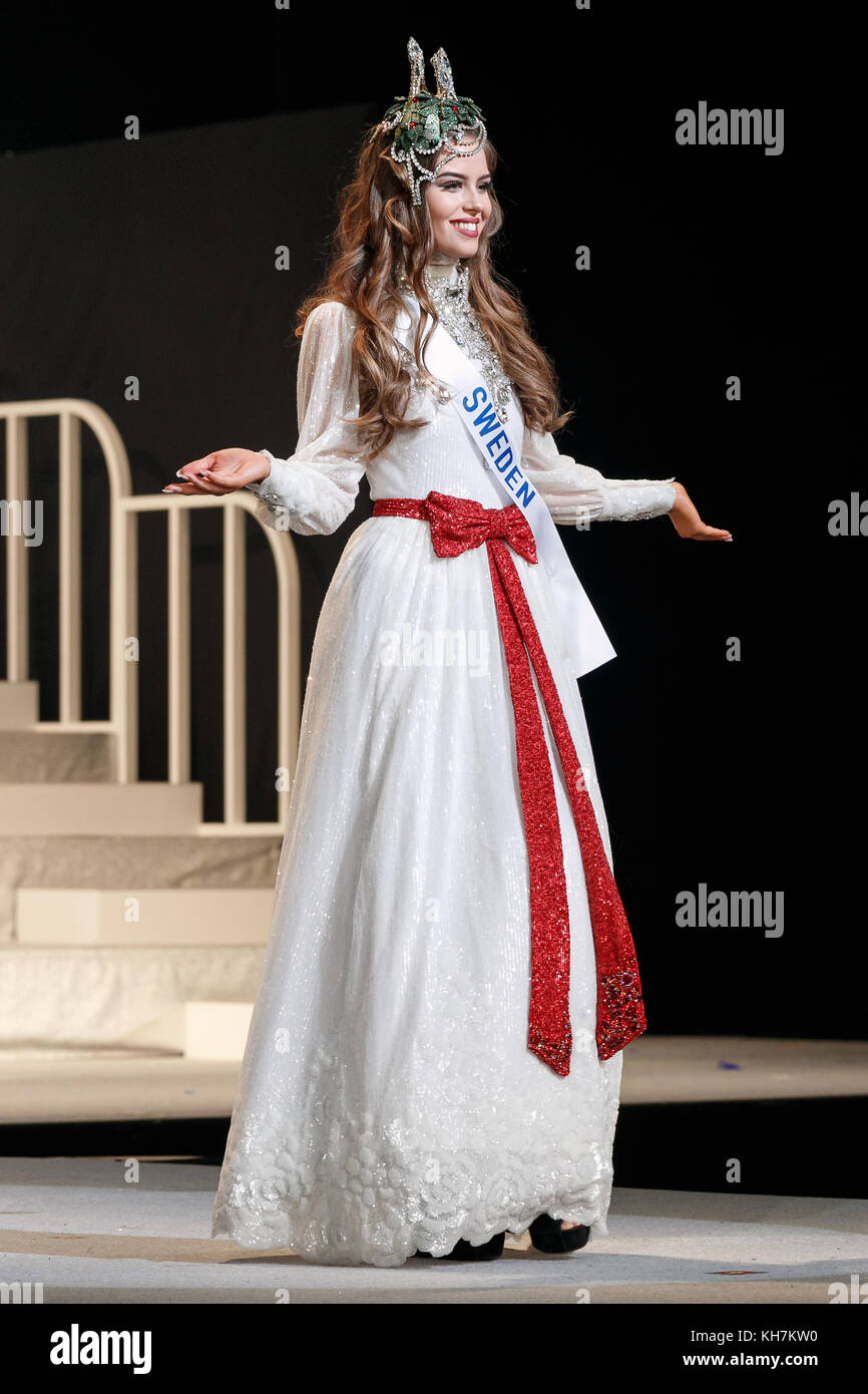 Tokyo, Japan. 14th November, 2017. Miss Sweden Lina Ljungberg walks ...