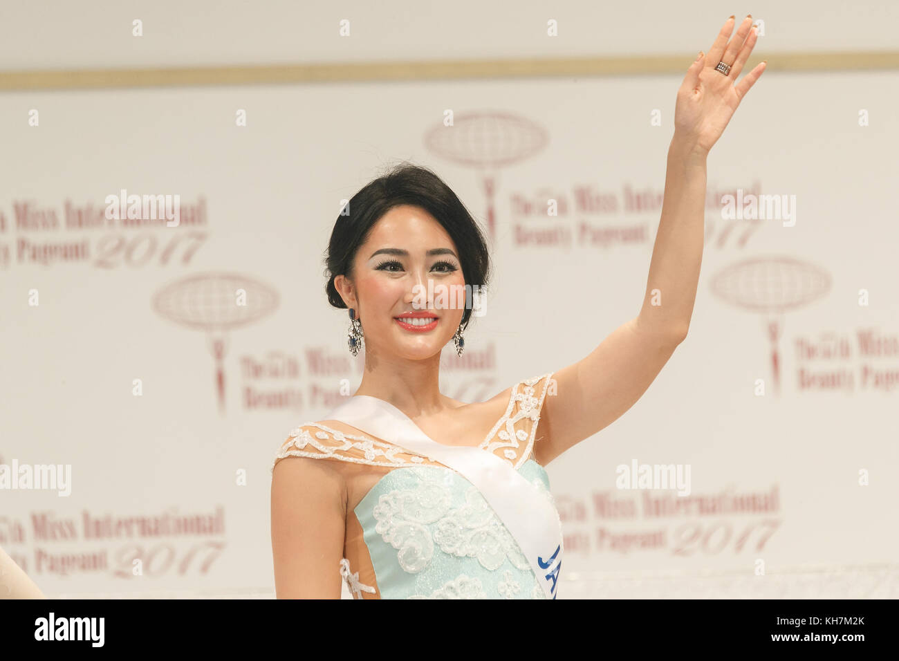 Tokyo, Japan. 14th November, 2017. Miss Japan Natsuki Tsutsui greets to ...