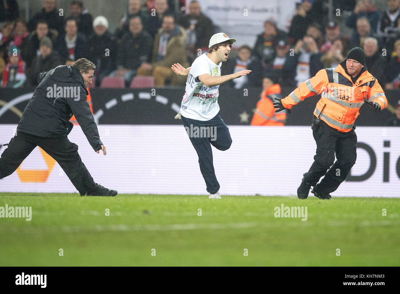 Attempting catch hi-res stock photography and images - Alamy