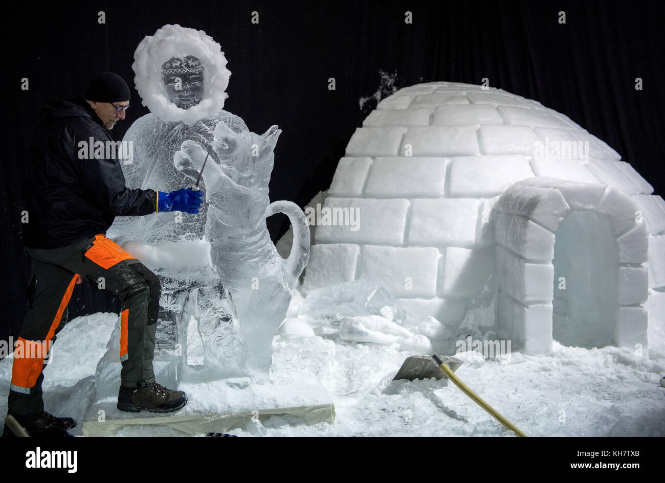 Dresden, Germany. 15th Nov, 2017. The Hungarian artist Zsolt M. Toth ...
