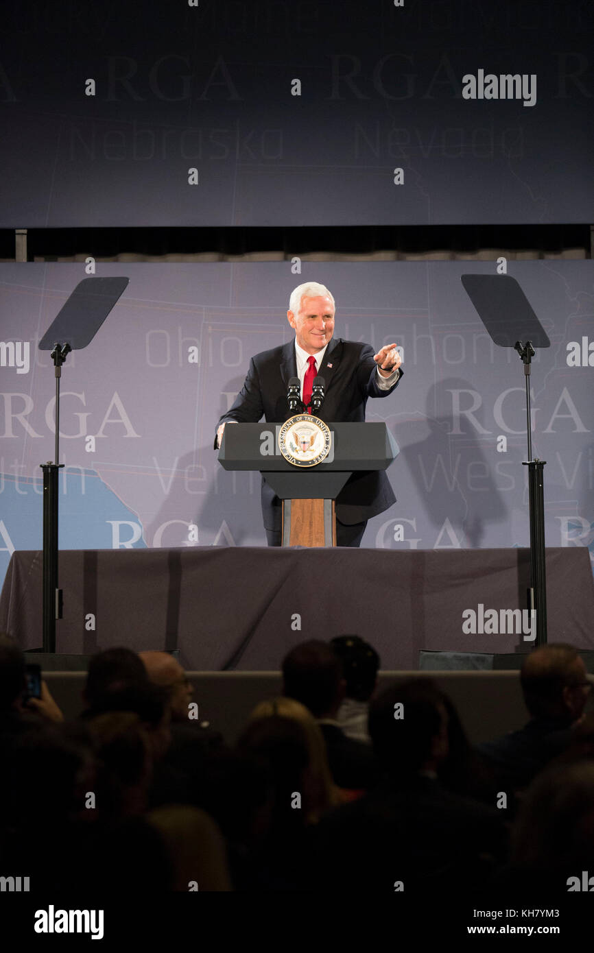 President donald speaks republican hi-res stock photography and images ...