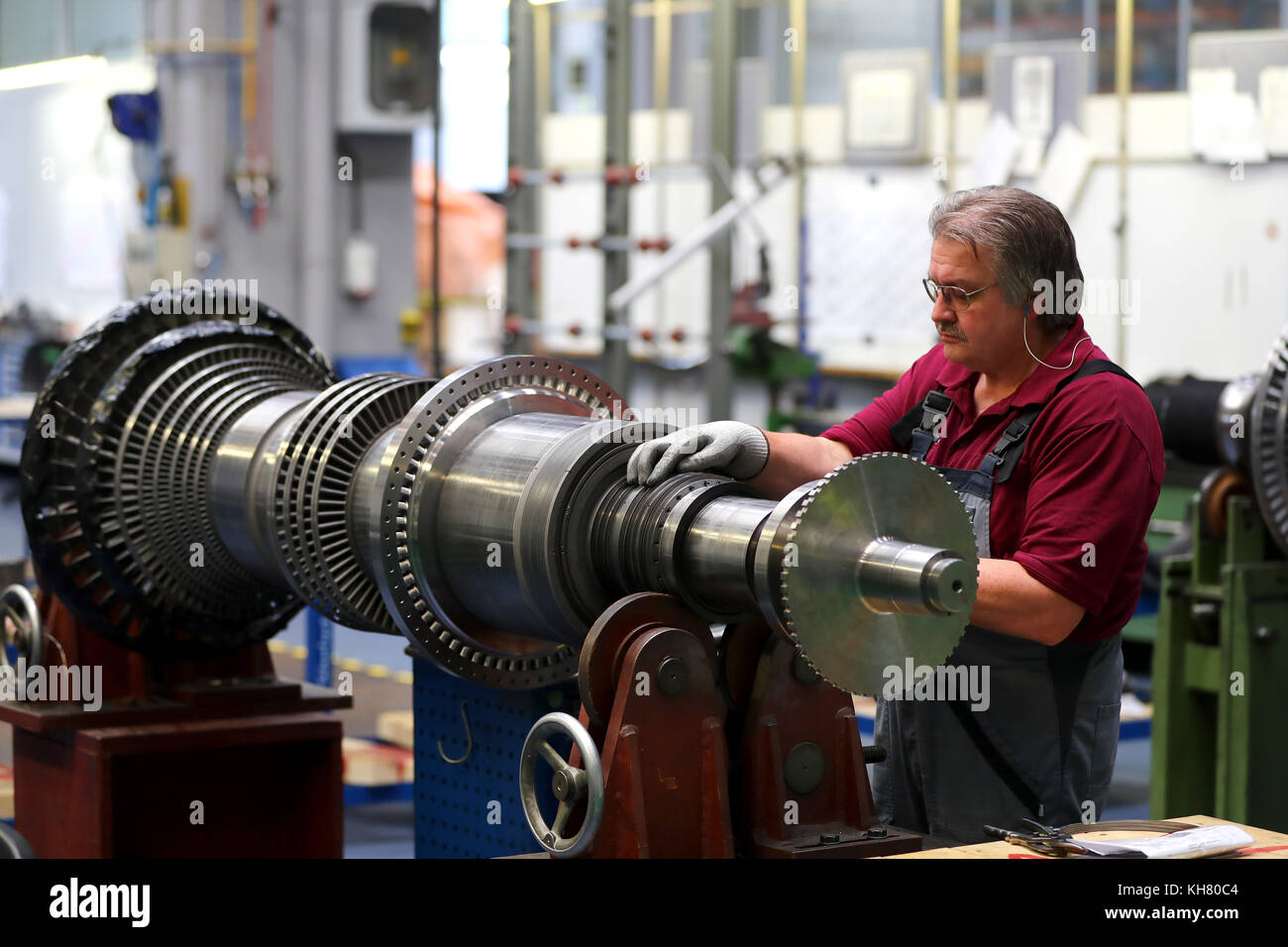 A steam turbine rotor is repaired at the Siemens workshop in Nuremberg ...